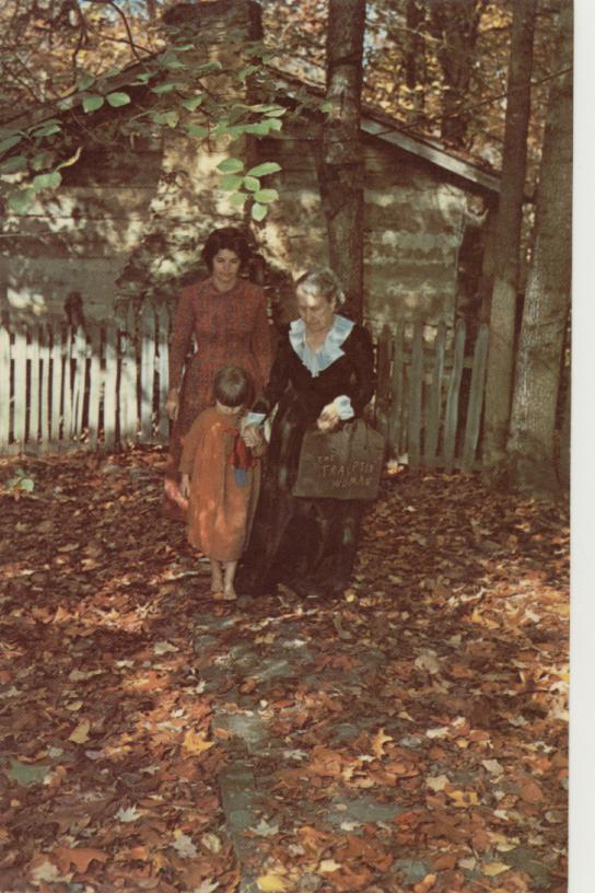 Art Art Art Artist: Jean Thomas – The Traipsin’ Woman